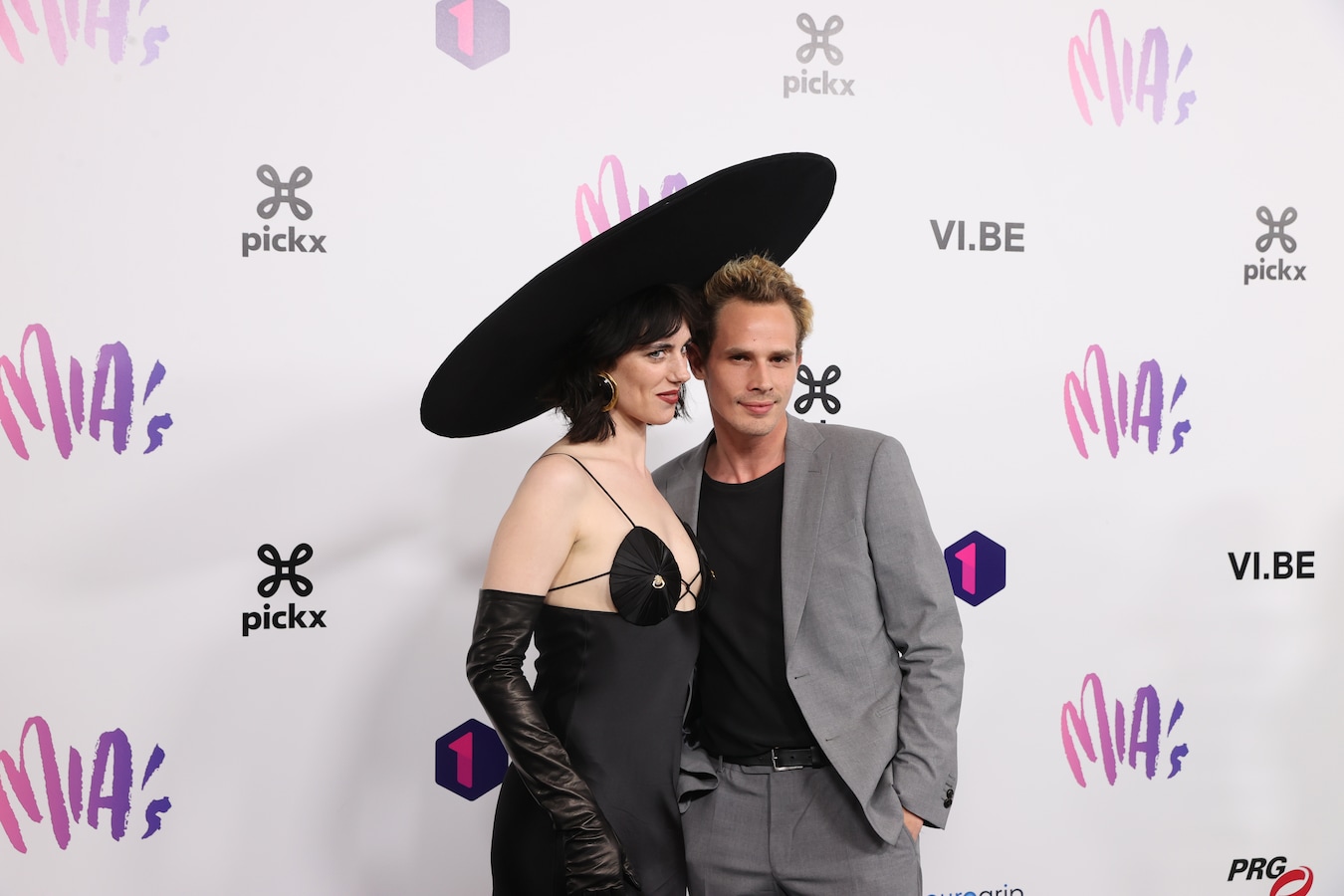 Een waar podiumbeest met een bekend hondje: dit is Sylvie Kreusch, die drie MIA’s in de wacht ...