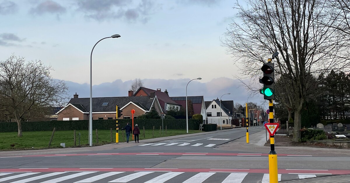 Slimme verkeerslichten op komst aan druk kruispunt | De Pinte | HLN.be
