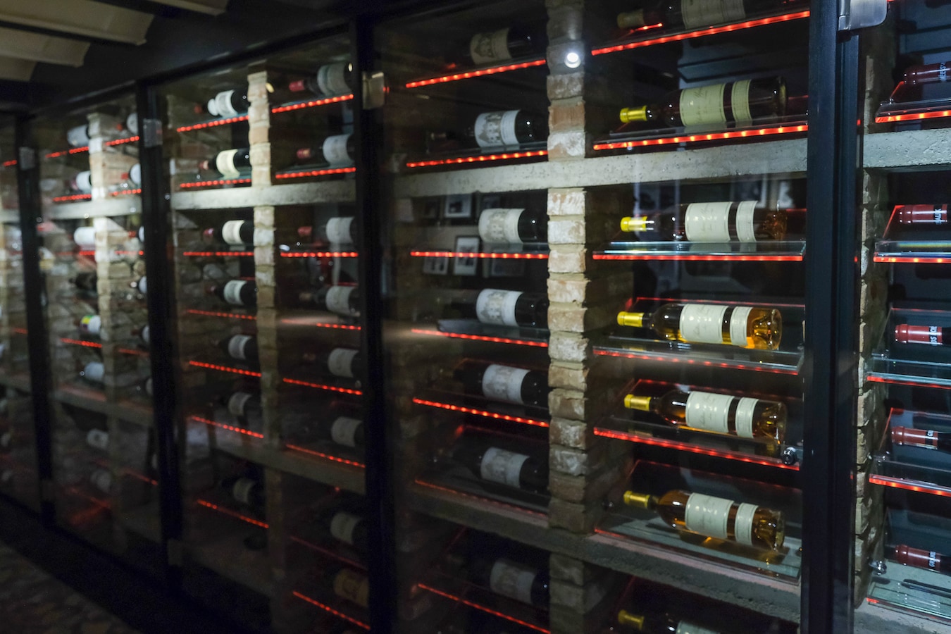 Sommelier Gontran (54) werkt al 28 jaar in Comme chez Soi en bewaakt 21 ...