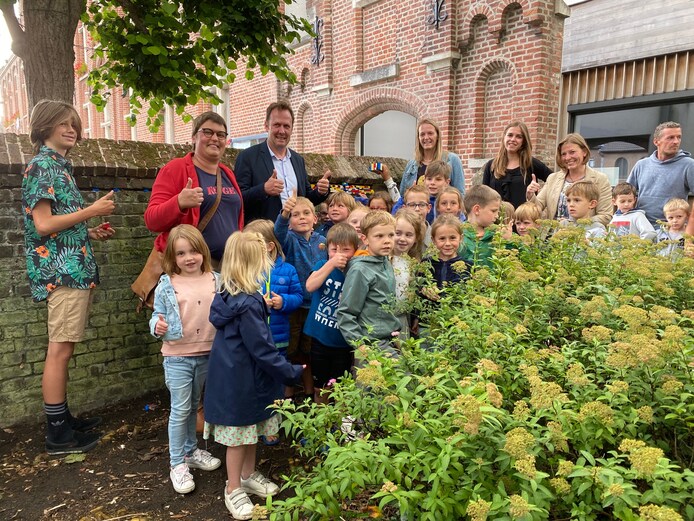 Kindjes vullen oud Beernems schoolmuurtje met Lego-blokjes: “Zo willen ...