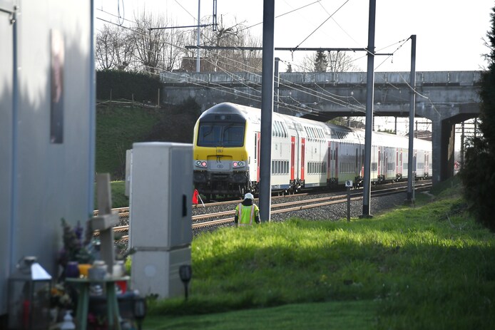 Fietser gegrepen door trein op bewaakte overweg: man overleden ...