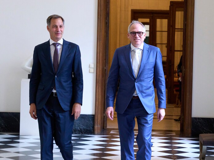 22.800 euro per maand voor de baas, maar wat met de anderen? Dit staat er op de loonfiches van ...