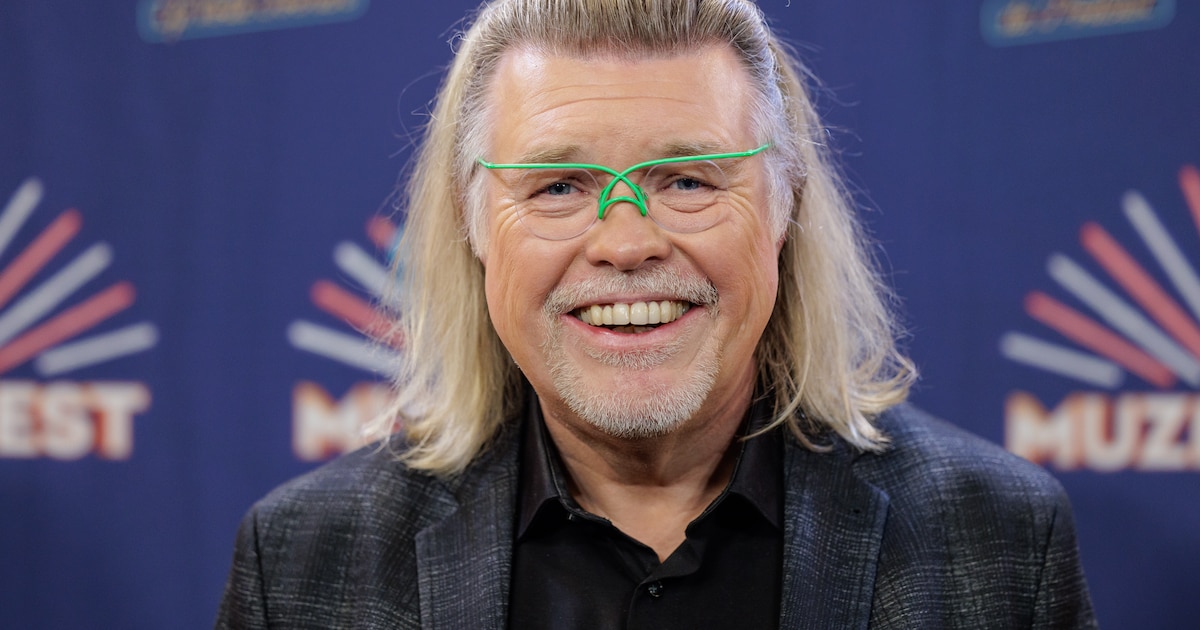 Nederlandse zanger René Karst, bekend van ‘Atje voor de sfeer’, plots ...