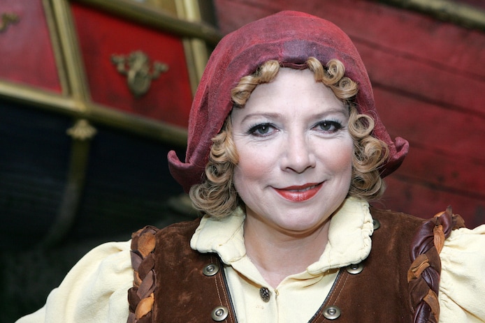 “Mensen vergeten weleens dat ze al 83 is”: ‘Familie’-invaller Anke ...