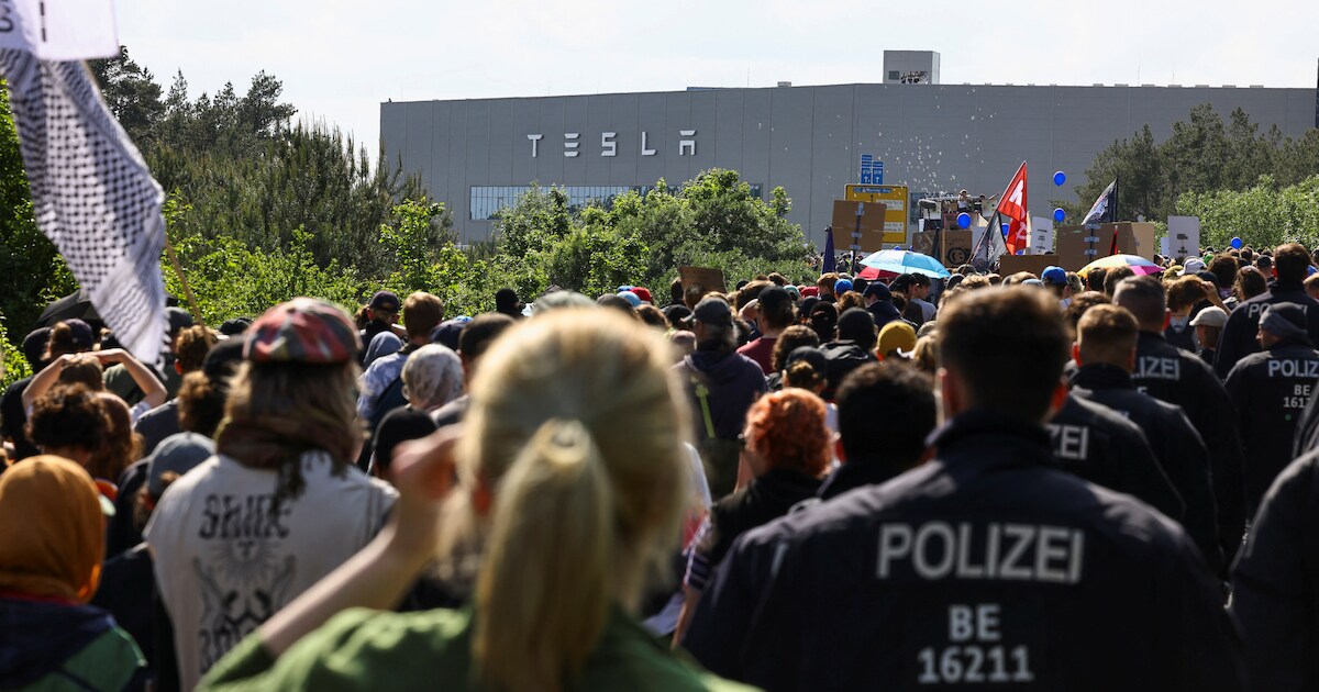 Ondanks veel protest en sabotage: Tesla mag gigafabriek in Duitsland ...