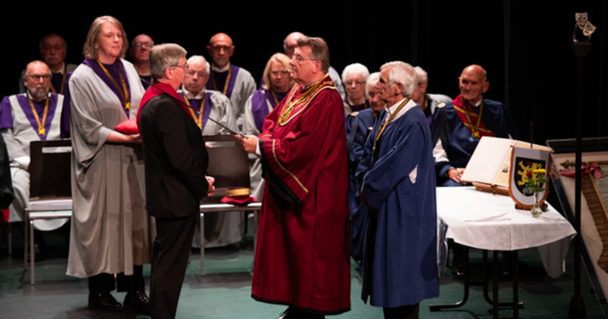 Jan Van Assche is voortaan een Ridder in de Orde van het Gulden Masker ...