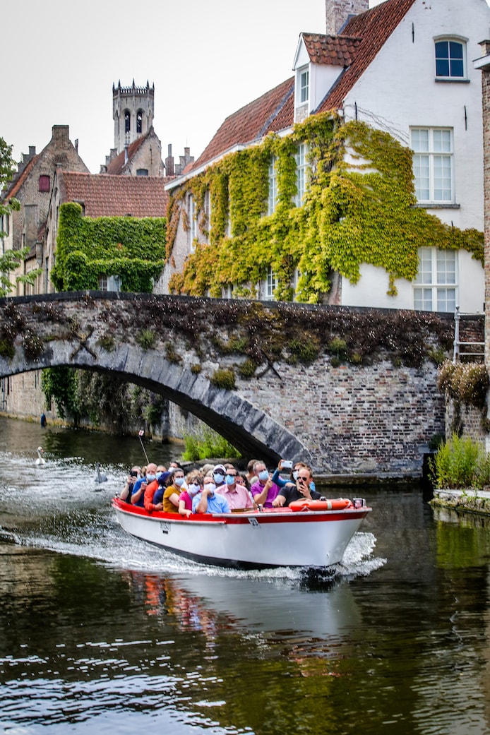VIDEO. Er varen weer toeristenbootjes op de Brugse reien: “We rekenen ...