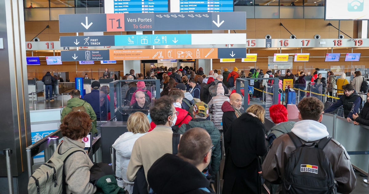 Extra personeel voor veiligheidscontroles op luchthaven Charleroi ...