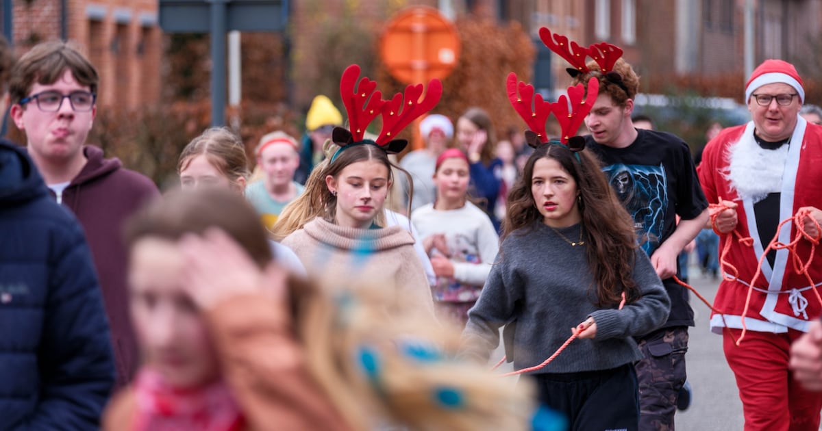 KIJK. Leerlingen van Sint-Calazansinstituut lopen verkleed voor de ...