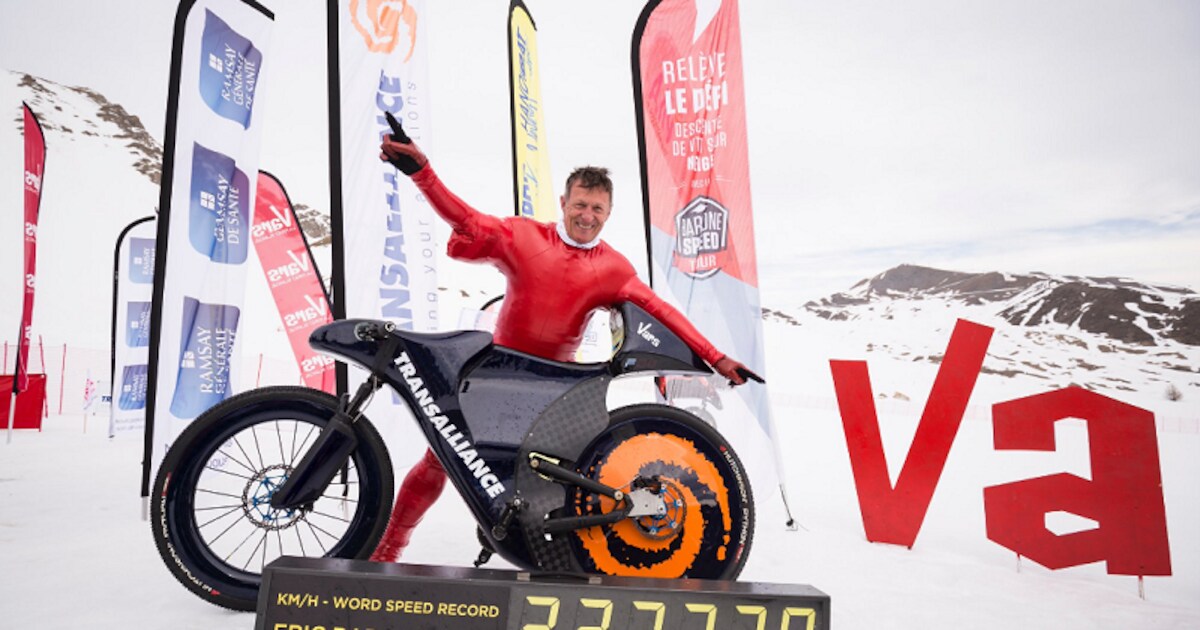 Waanzin op de fiets: 56-jarige breekt wereldrecord en scheurt met 227 ...
