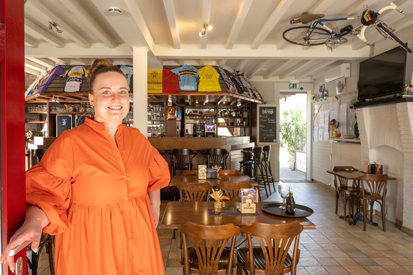 Febe (25) baat ‘het beste café van Brakel’ uit: “Van in het begin wist ...