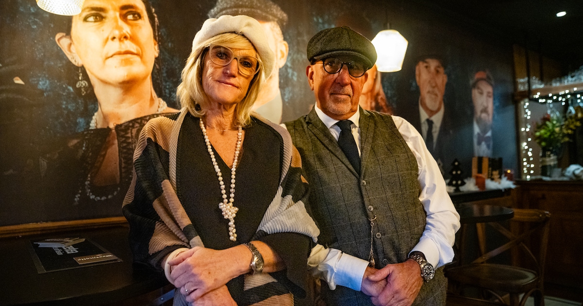 ‘Peaky Blinders’-café Bar24 onthult nieuwe fotowand met... ‘Peaky ...