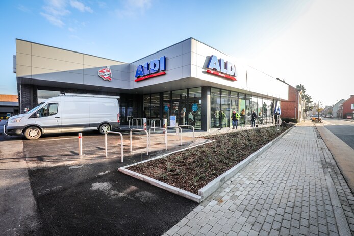 Stevig vernieuwde Aldi in Aartrijkestraat opent woensdag opnieuw de deuren | Ichtegem | hln.be