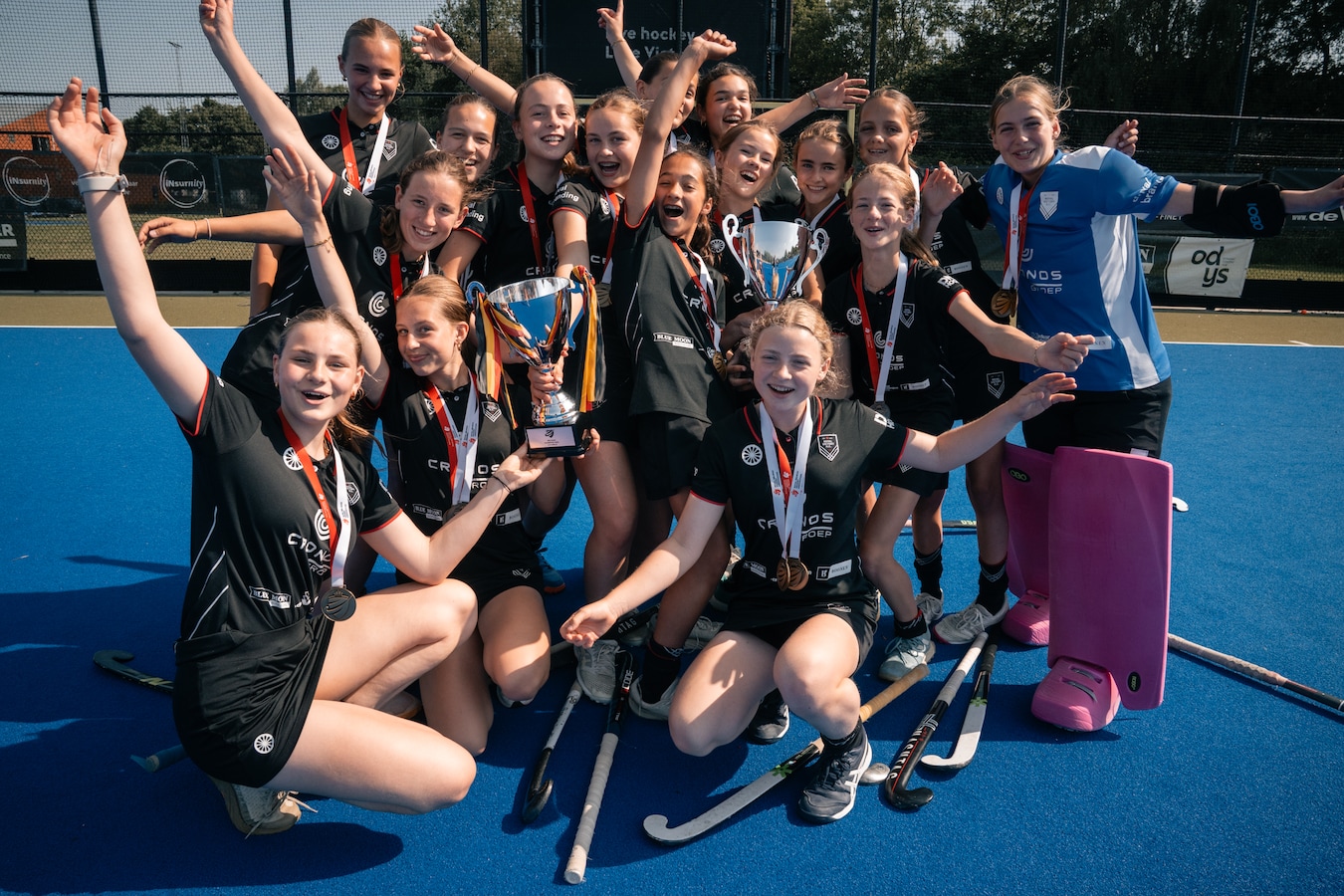 Historische dubbele titel voor meisjes van Victory: “Dit vergeten ze ...