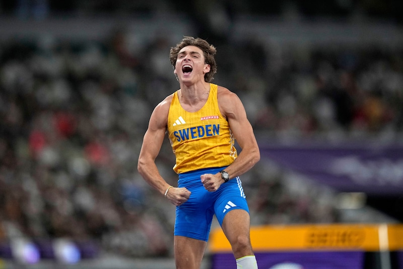 KIJK. “Dit klinkt veel beter”: Mondo Duplantis springt over 6,30 meter ...