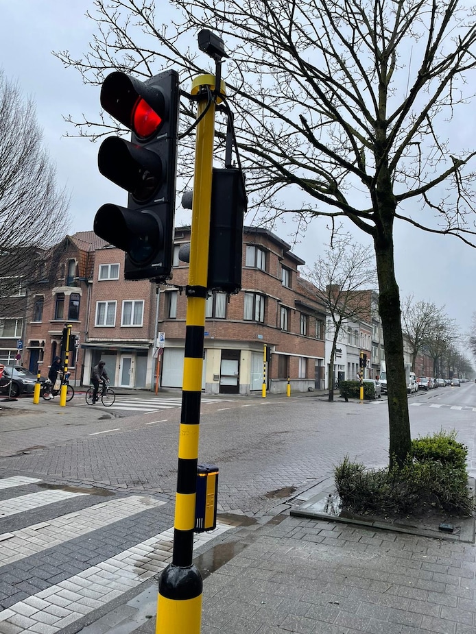 Slimme verkeerslichten aan kruispunt Middelares in werking getreden | Turnhout | hln.be