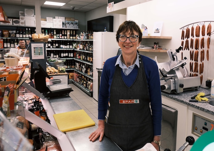 Wat is het geheim van populaire burgemeester Sandy Evrard (55) in Mesen ...