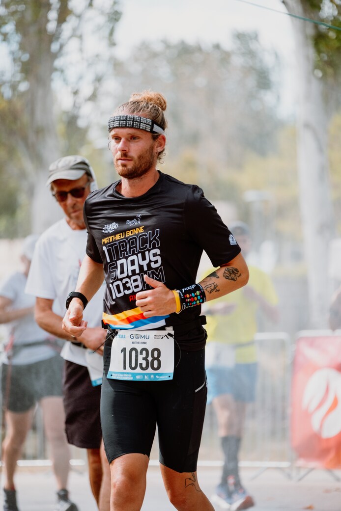 Matthieu Bonne liep al 880 kilometer in 5 dagen tijd en is goed op weg ...
