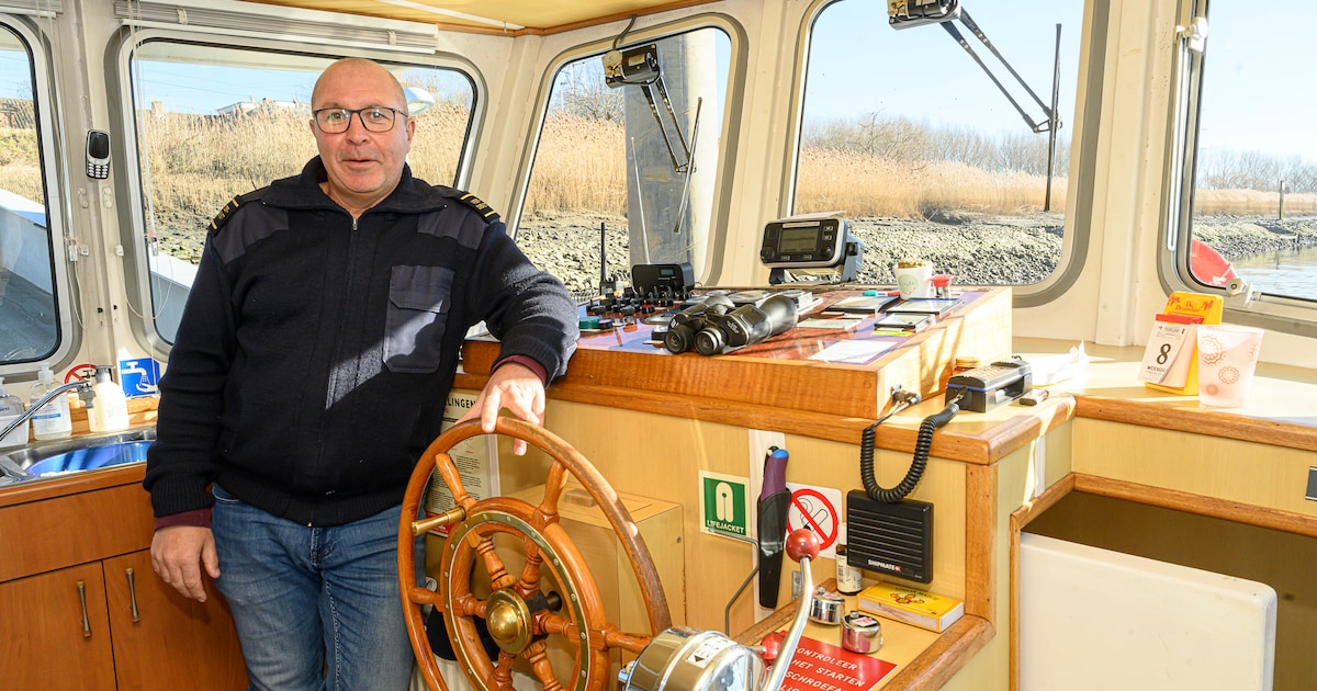 BIJZONDERE BEROEPEN. Veerman Peter (52) helpt jaarlijks tienduizenden mensen de Rupel over: “Als ...