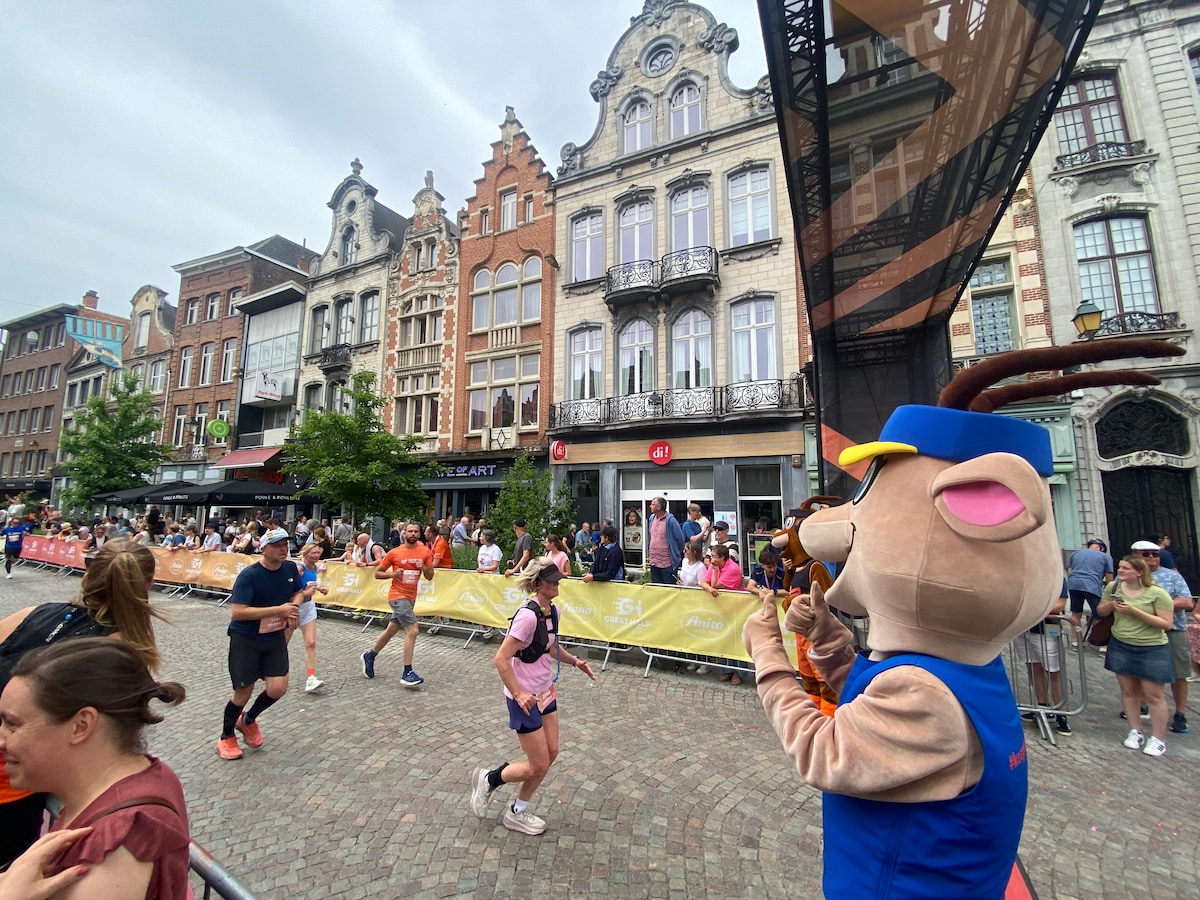 3.000 lopers wagen zich aan halve marathon in Mechelen | Foto | hln.be