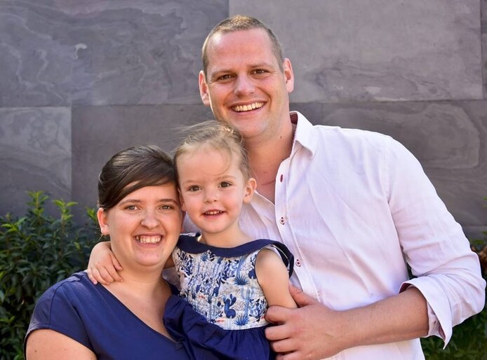 ‘Fans’ van Jürgen Conings misbruiken banner van overleden papa om ...