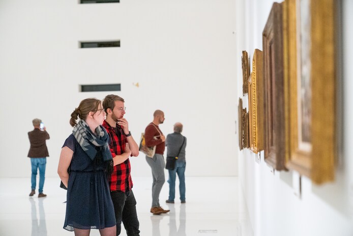 KMSKA-magazine ZAAL Z blaast vijftig kaarsjes uit en viert dat met ...