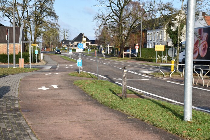 Kruispunt Bessemer- met Molenbergstraat velo-onveilig | Lanaken | hln.be