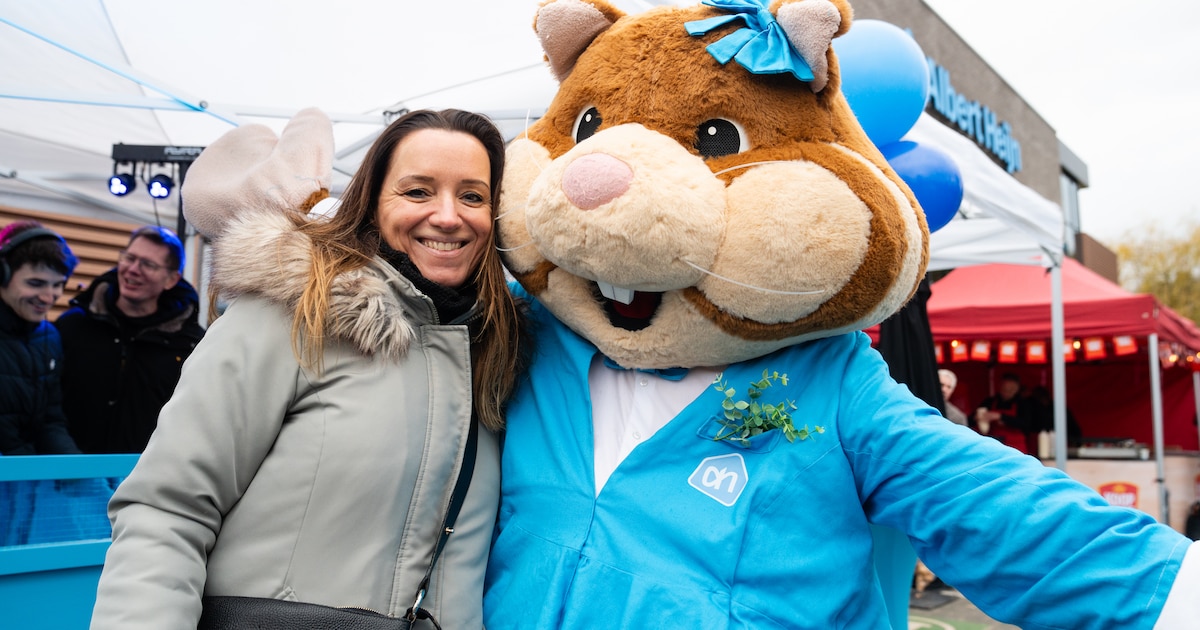 Nieuwe vestiging Albert Heijn lokt meteen honderden klanten naar Emblem ...