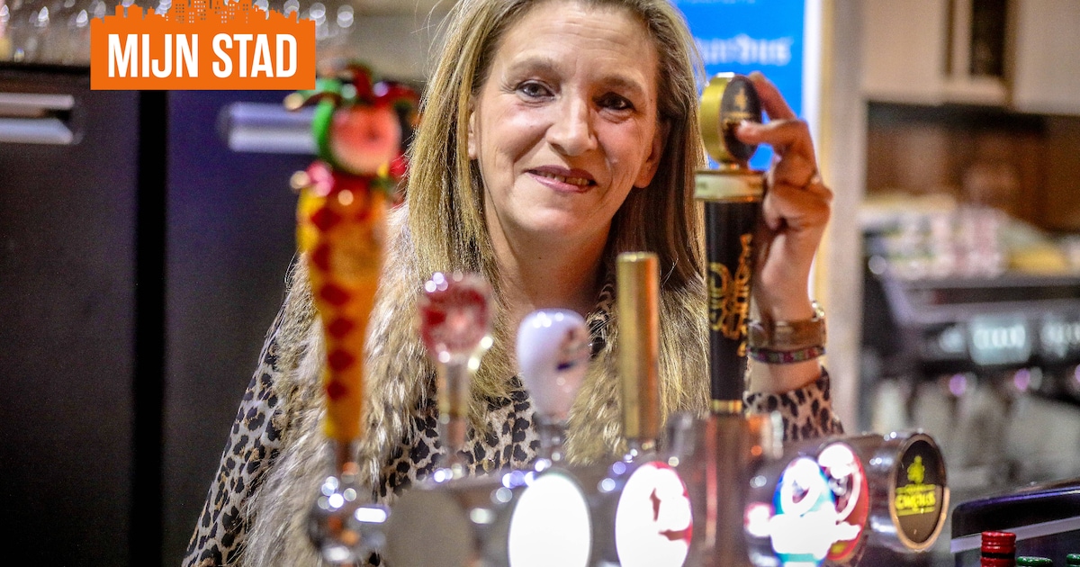 MIJN STAD. Triny Barbier (52) van Eetkaffee 't Nesje toont haar ...