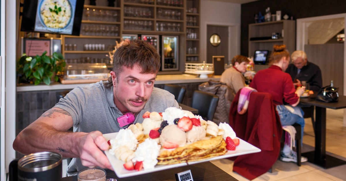 TikTokker Belgische Freetzak (31) werkt 10 pannenkoeken met fruit en 4 ...