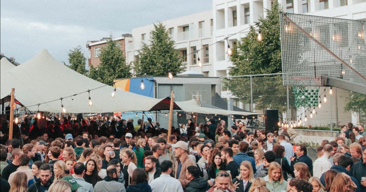 Groot scherm voor het WK-voetbal in Berchem: “We willen niemand iets ...