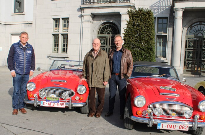 Fans en eigenaars van Austin-Healey reden voor het eerst weer uit met hun juweeltjes: “Omdat het ...