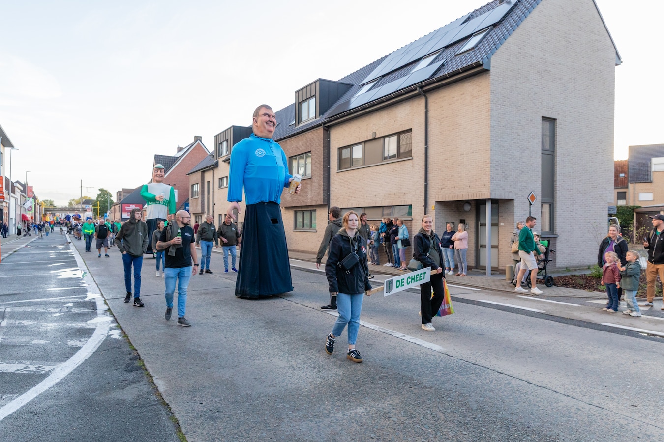 Reuzenstoet Grembergen viert 40ste verjaardag met extra veel reuzen ...