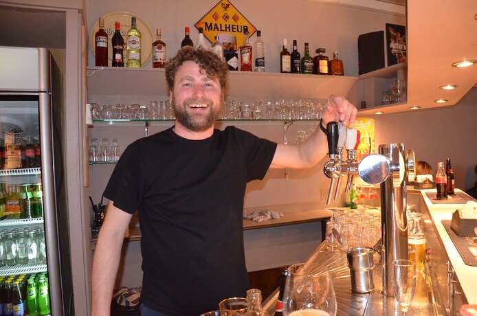 Turnleraar Piet heropent biercafé De Kouter: “Het was tijd voor iets ...