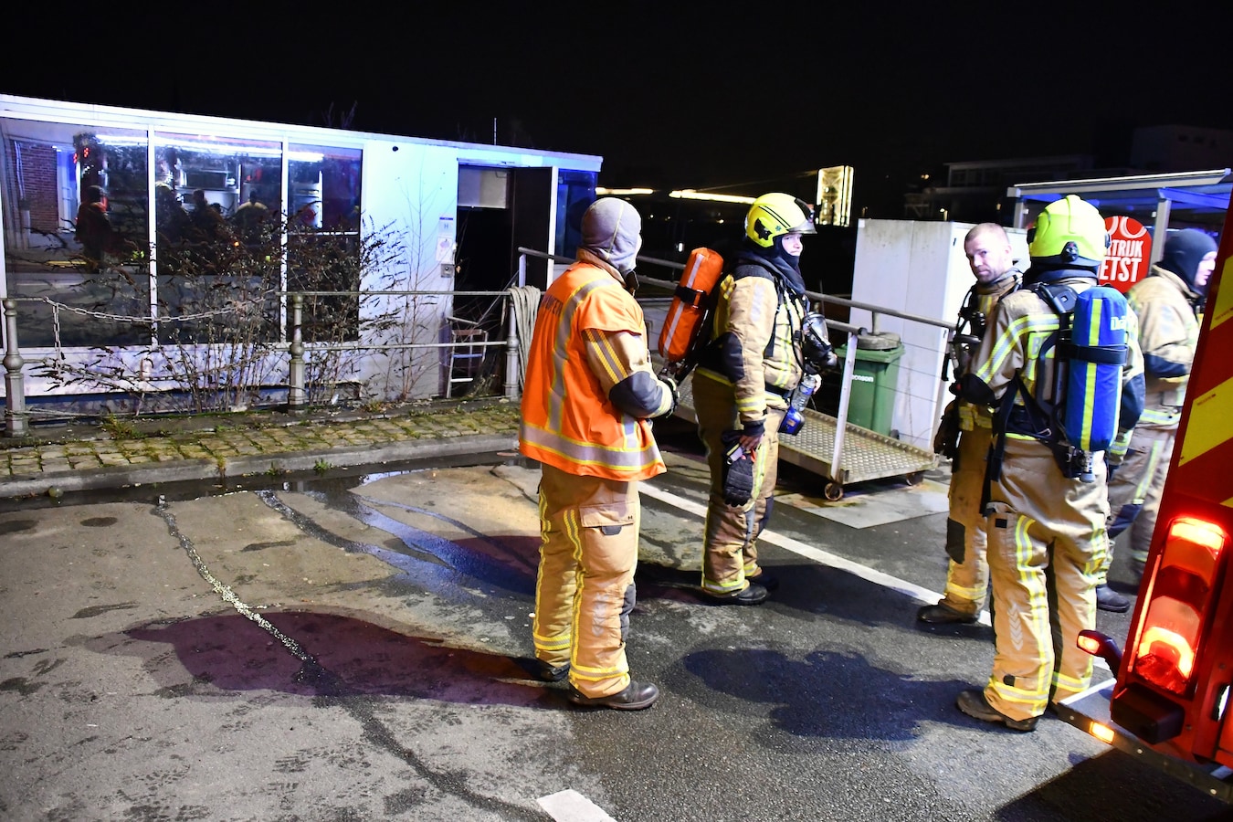 Brand veroorzaakt zware schade in Kortrijks boothotel Ahoi: “Gelukkig ...