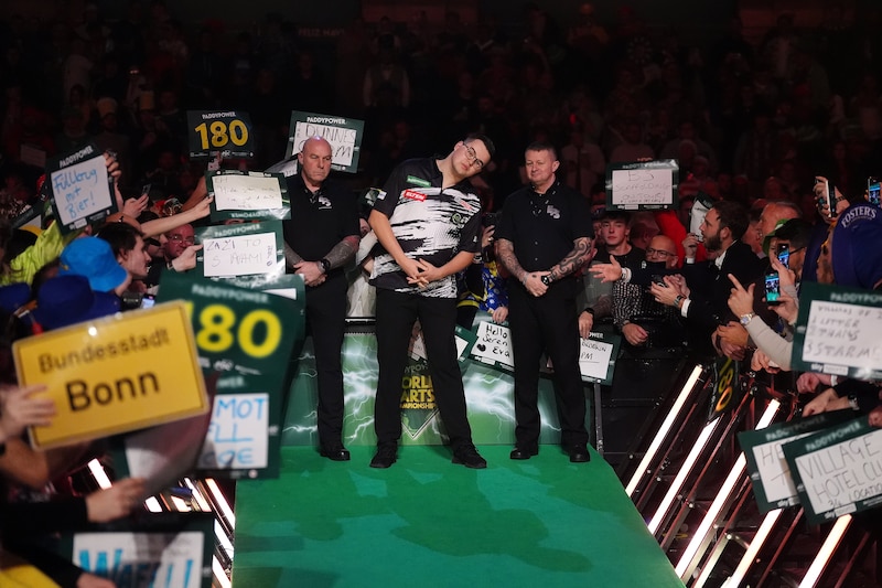 Gian van Veen op 3-1-voorsprong tegen Gary Anderson in tweede halve ...