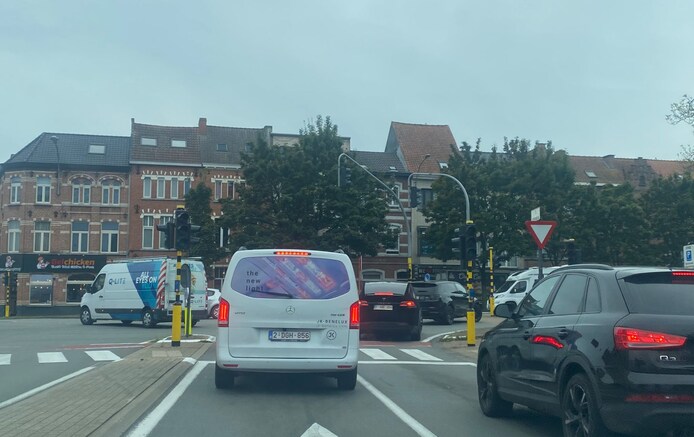 Verkeerslichten aan kruispunt R40 en Nieuwe Wandeling zijn defect | Gent | hln.be