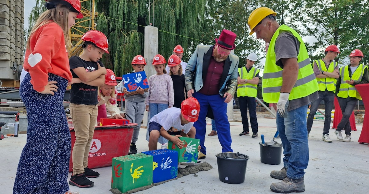 Leerlingen BuBaO De Hagewinde leggen eerste steen van nieuwbouw: “Met ...
