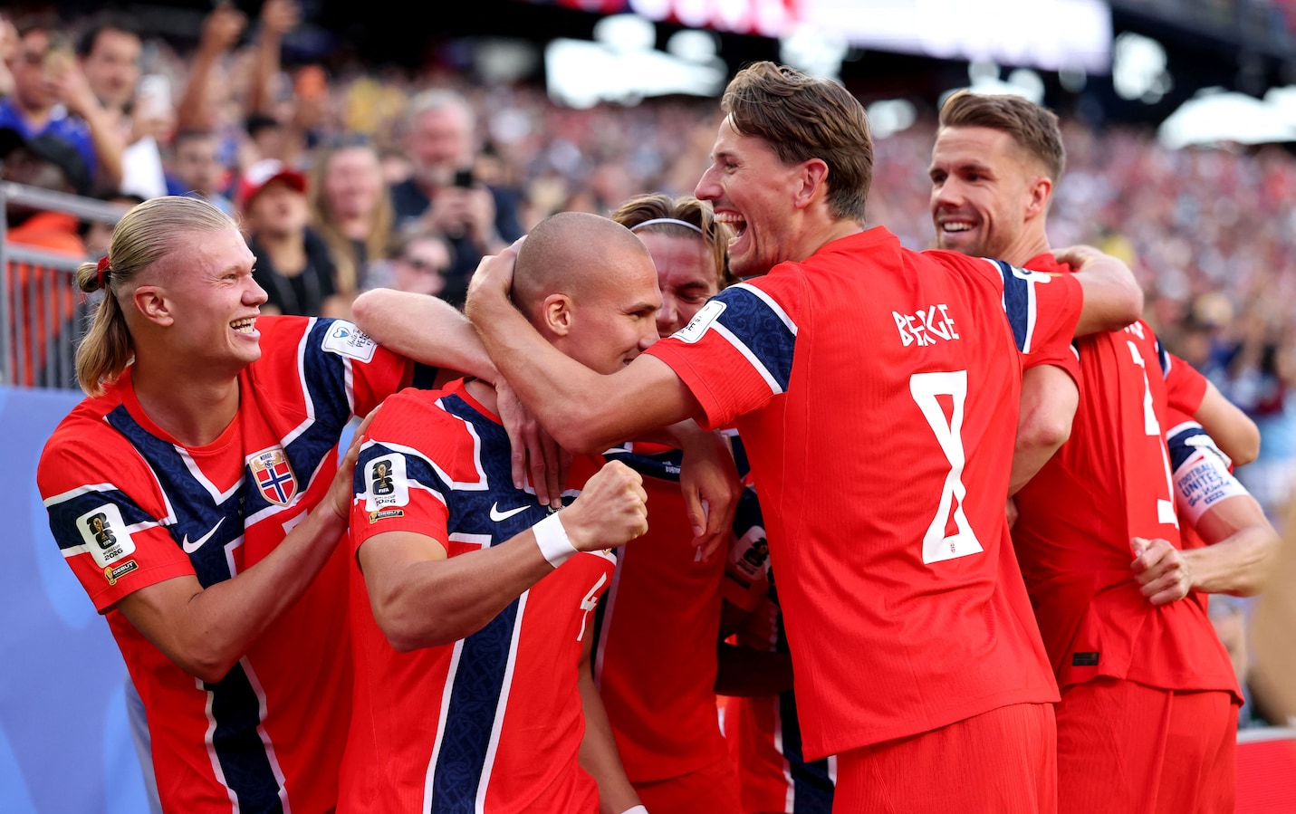 De goalgetter slaat meteen toe: Erling Haaland scoort twee keer bij WK ...