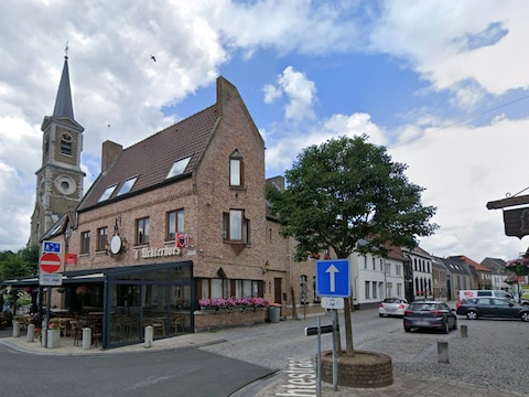 Verjaardag eindigt in mineur: man (71) wordt neergestoken op café nadat ...