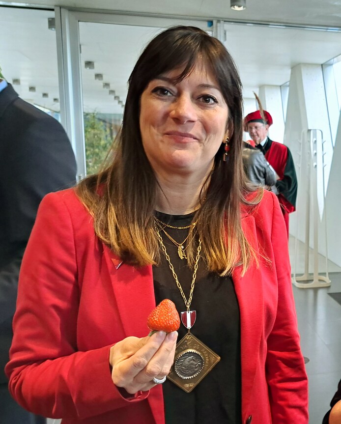 Hoogstraatse aardbeien voor gouverneur Cathy Berx | Hoogstraten | hln.be