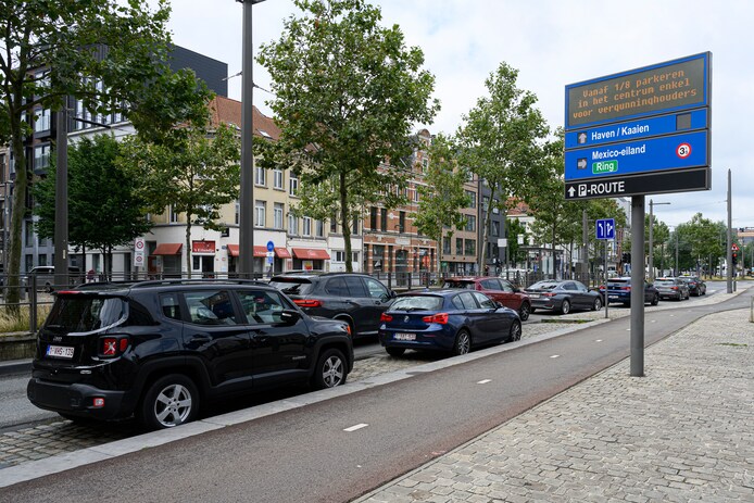 Antwerpen breidt bewonersparkeerzone uit om parkeerdruk te verminderen: gratis parkeren met ...