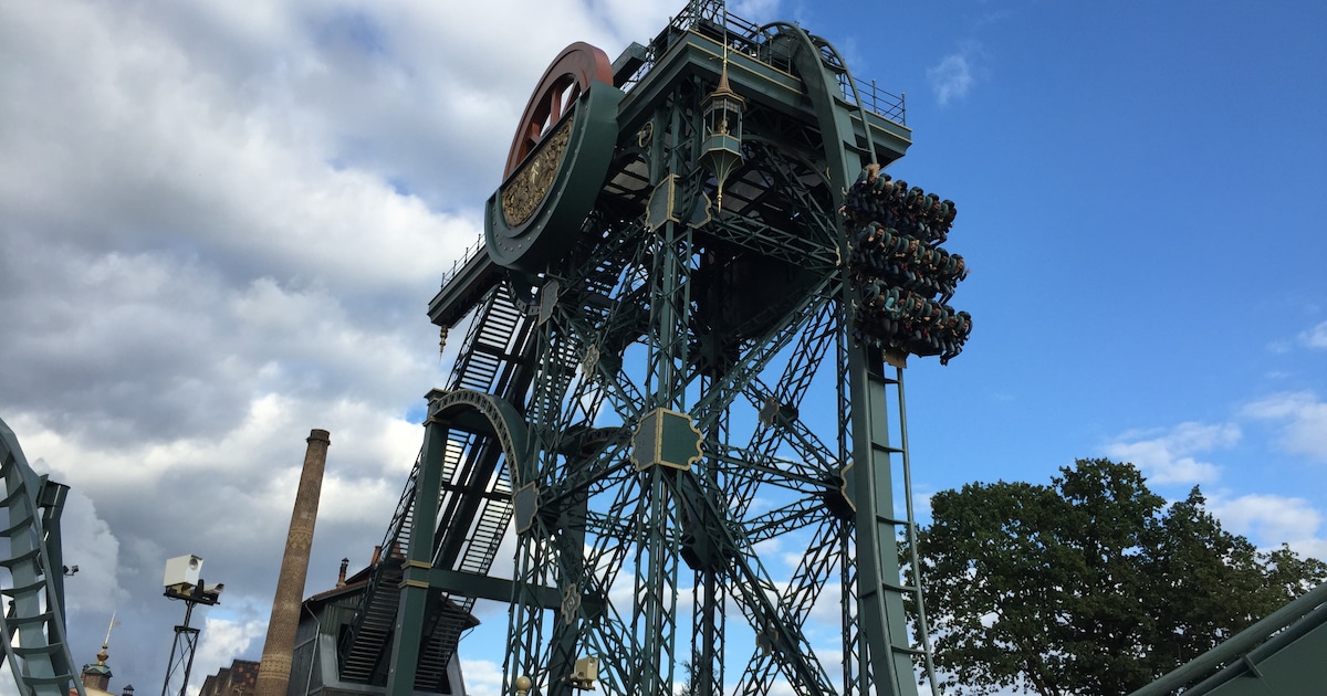 Mensen zitten twintig minuten vast in achtbaan 'Baron 1898' in Efteling ...