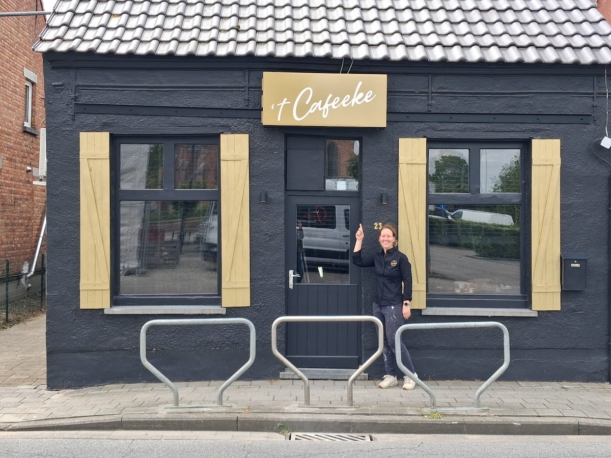 NET OPEN. Karen (38) heropent ’t Cafeeke in Pulderbos met een frisse ...