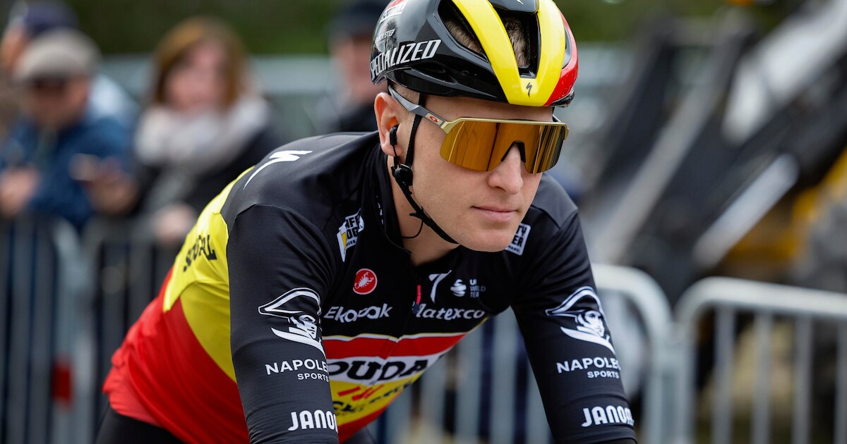 Arnaud De Lie en andere toppers aan de start in Bredene voor de Bredene ...