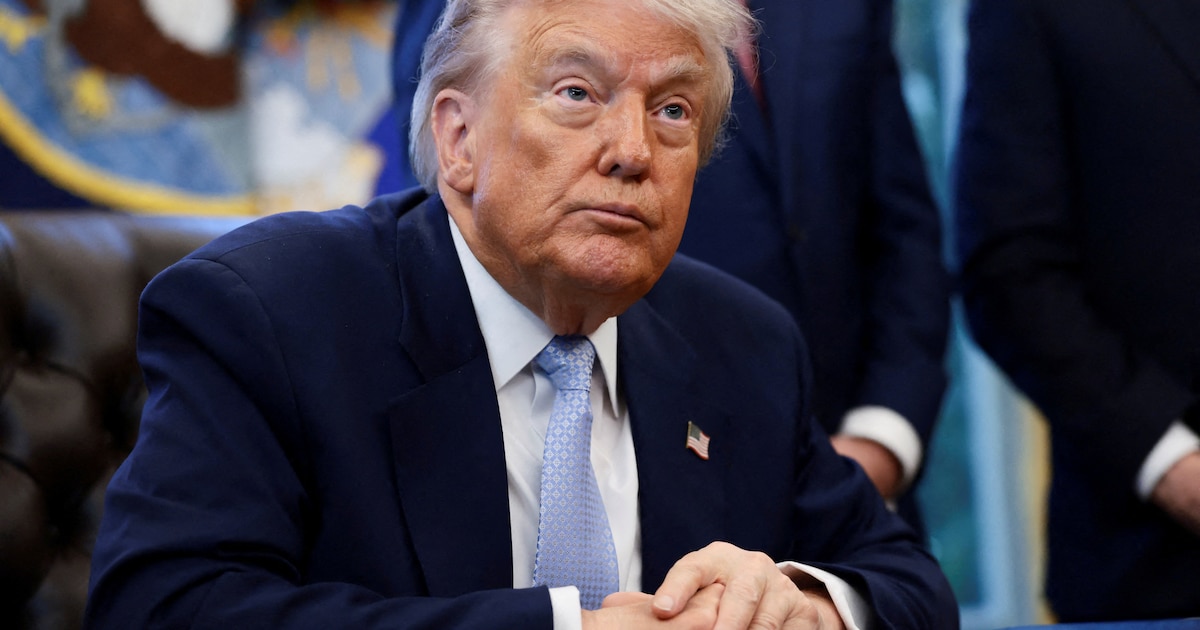 KIJK. Trump nadat hij vraag krijgt waarom zijn stem zo schor is: “Ik ben uit mijn vel gesprongen ...