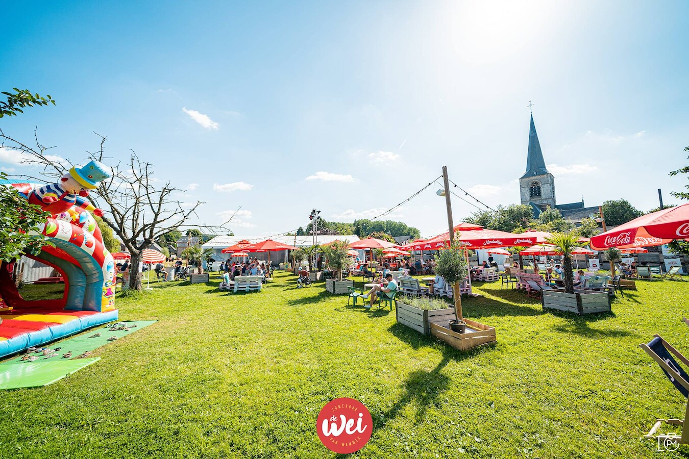 In deze 7 zomerbars in Brussel, de Rand en het Pajottenland geniet je ...