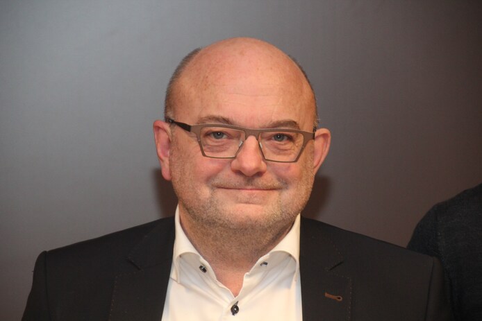 Uitstel voor schepenwissel Van Vaerenberg en Wim Lammens, Dries Hostens wordt schepen | Erpe ...