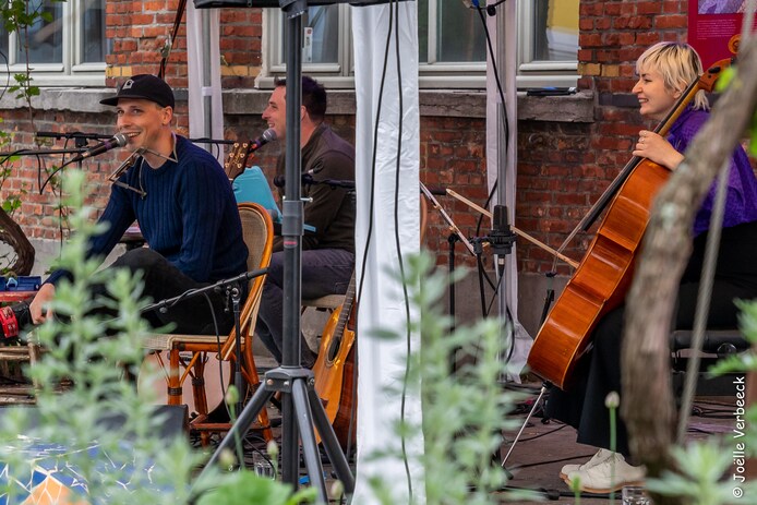 Tim De Roo (32) heeft nieuwe EP uit: eerste samenwerking met Wouter ...