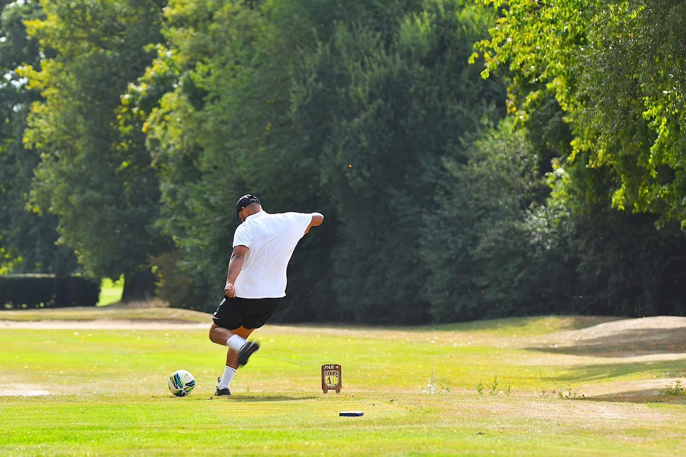 Abdel Qisse (34) gaat naar het WK in Mexico met... Footgolf: “Een ...